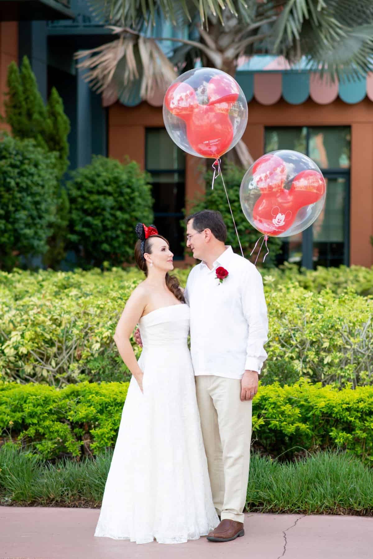 Vow Renewal Ceremony | Clara and Jaime at the WDW Swan Resort - Just Marry!