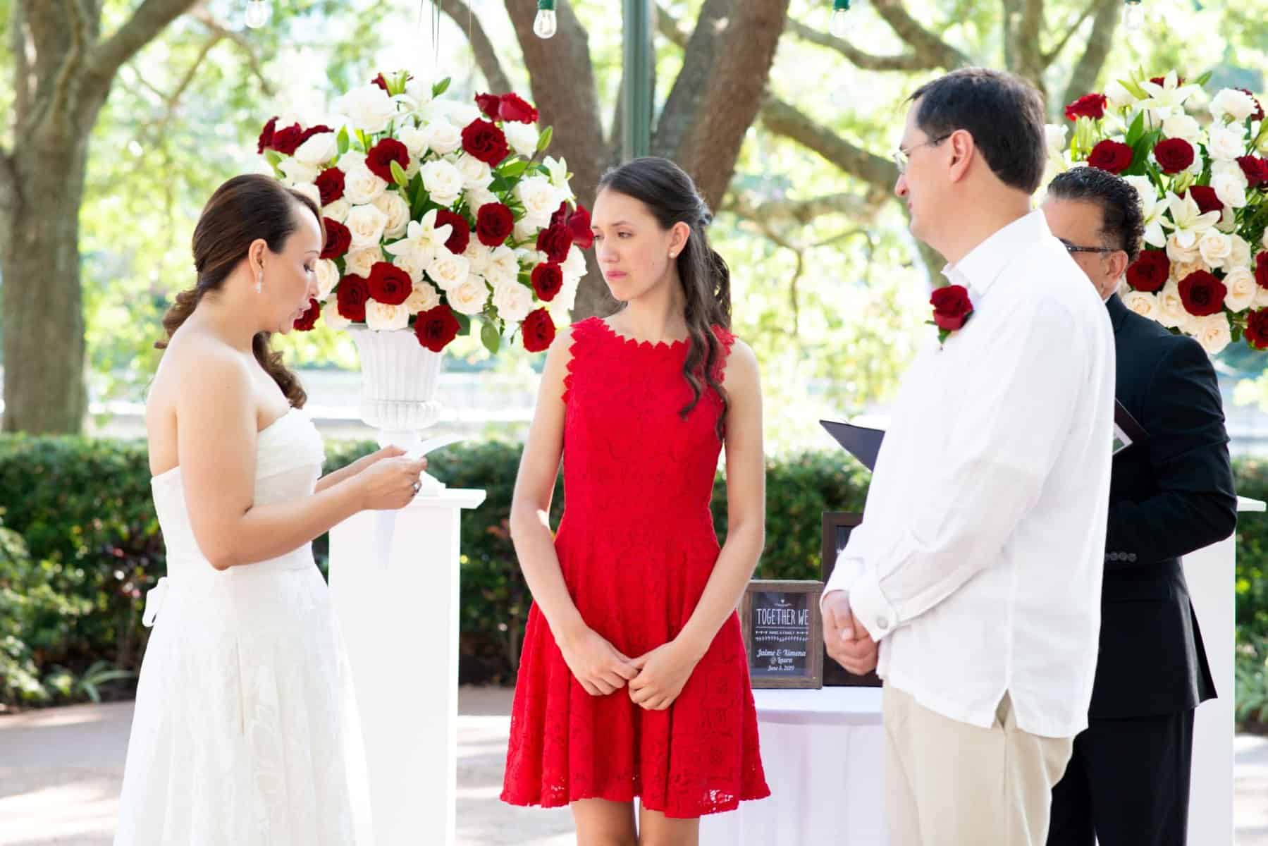 Vow Renewal Ceremony | Clara and Jaime at the WDW Swan Resort - Just Marry!