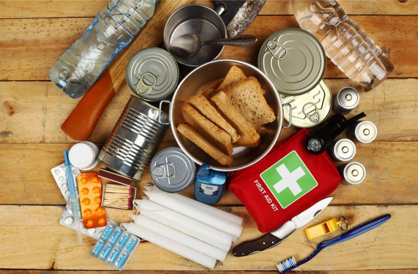 10+ Must-Haves for a Groom’s Emergency Kit | Organizing - Just Marry!