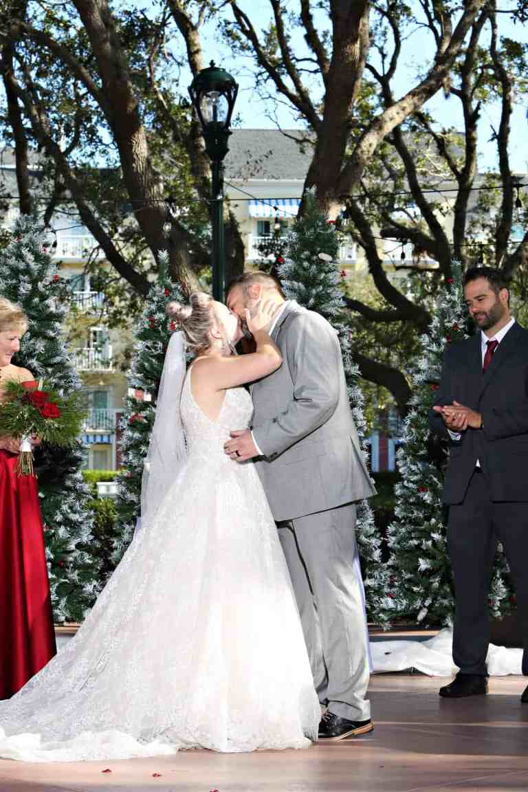 Christmas Wedding Theme | Katelyn and Steven at the WDW Swan Resort ...
